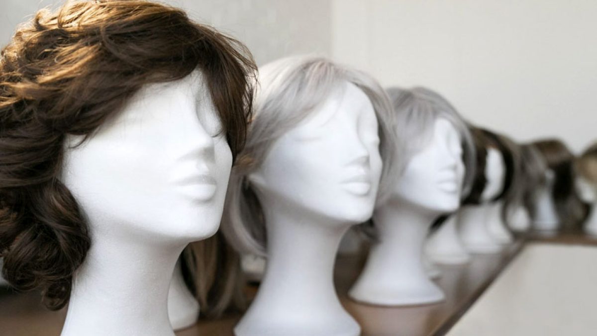 Meer dan 100 pruiken, 100 mutsjes en nog veel meer geschonken aan ...